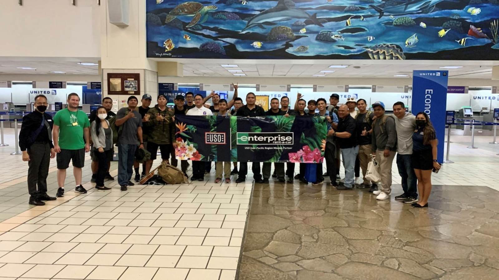 USO and Enterprise Support U.S. Army Reserve Soldiers During 12+ Hour ...